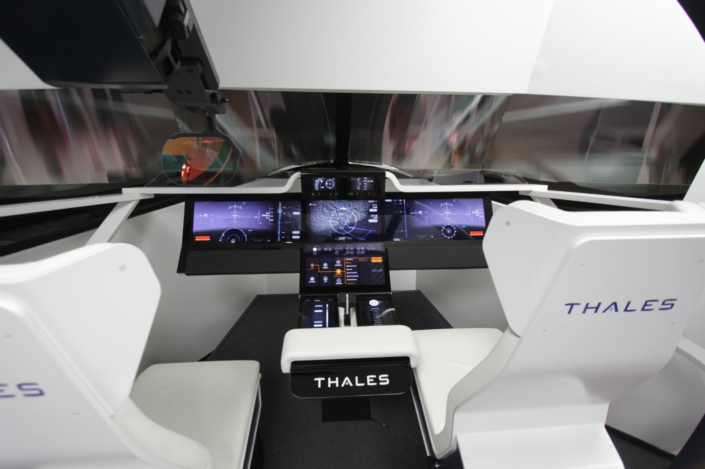 Avionics 2020 / Thales